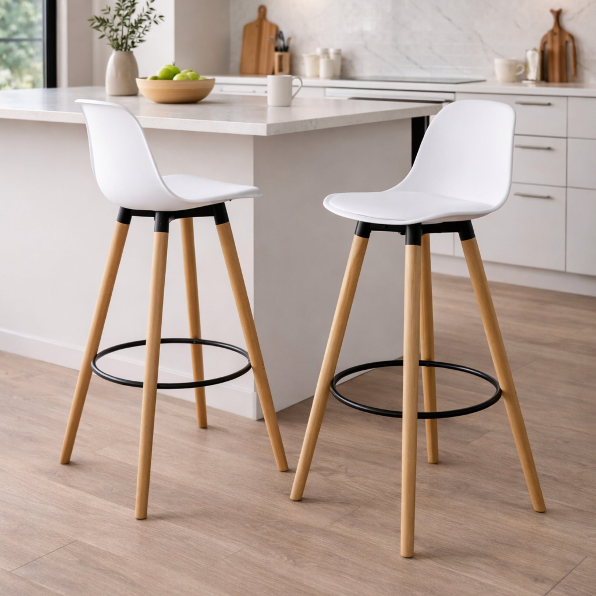 Sgabello alto Boro Bianco con seduta imbottita effetto pelle e gambe in ...